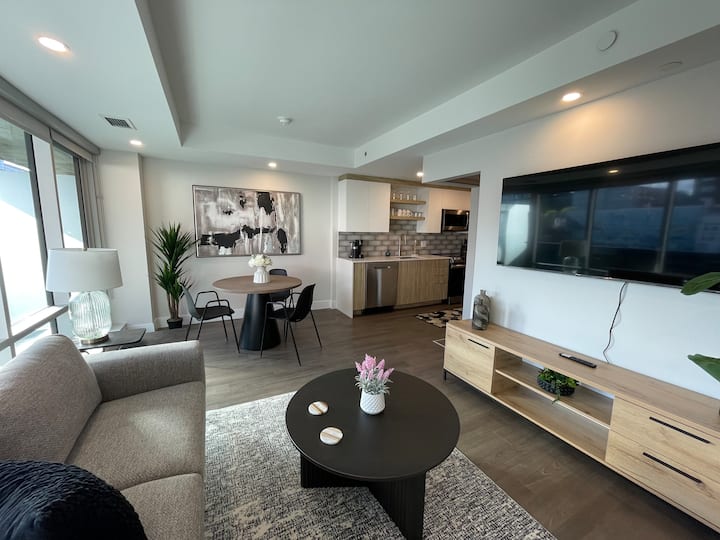 Large 1 Br Downtown With Lots Of Sunlight - Nova Scotia