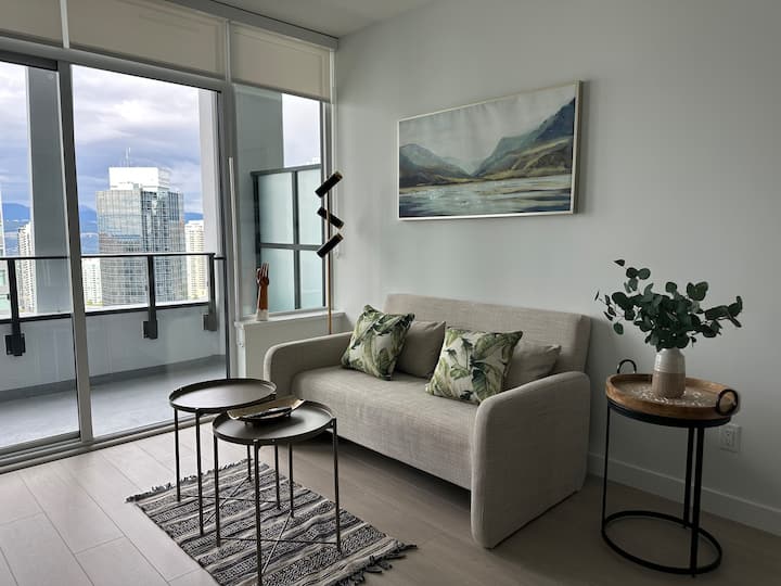 Ph/ Burnaby Lovly 1b1b New Home - Burnaby