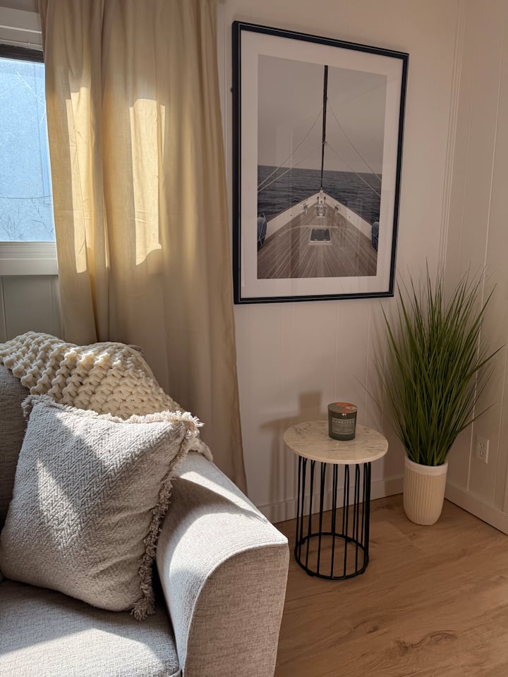 Entire Cabin! Steps From Downtown & Waterfront - Sylvan Lake, AB