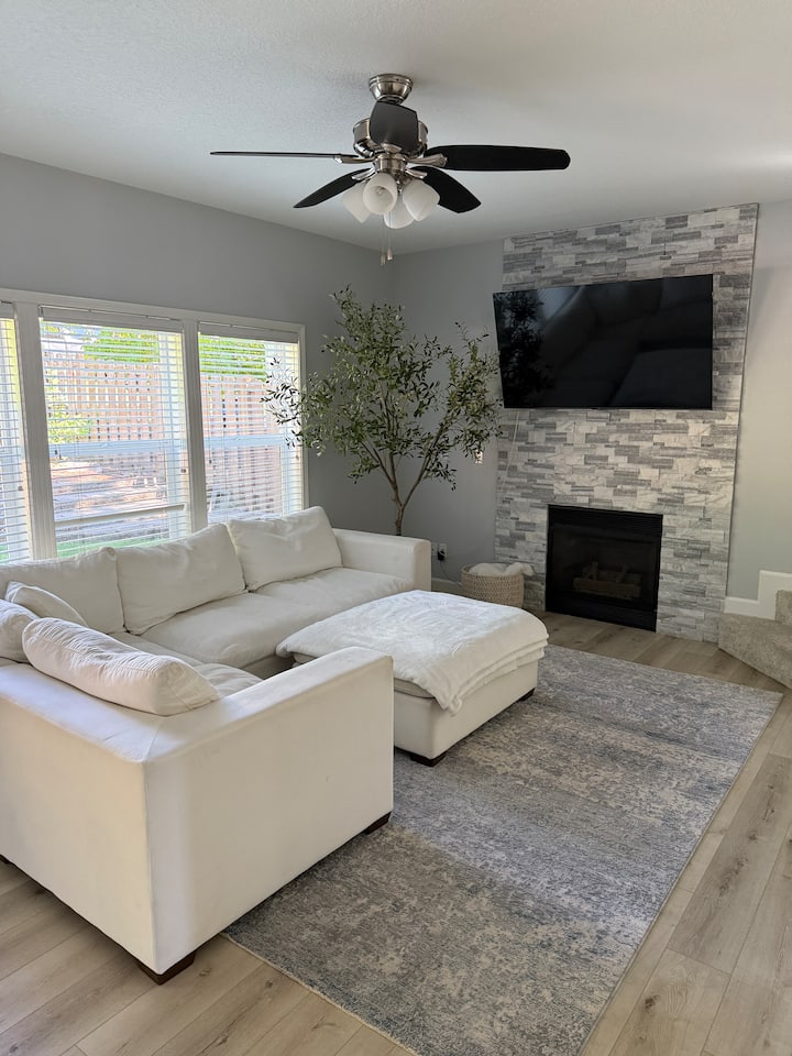 The White Haven - Happy Valley, OR