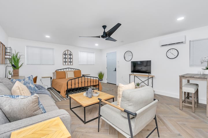 Cozy Open Floor Plan Studio - Fresno, CA