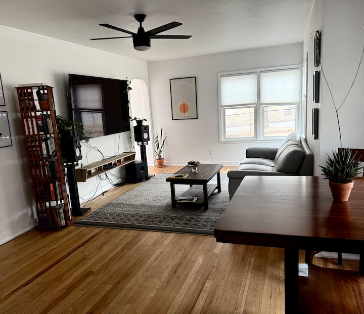 Private Room In Quiet Iowa City Home - Iowa City, IA