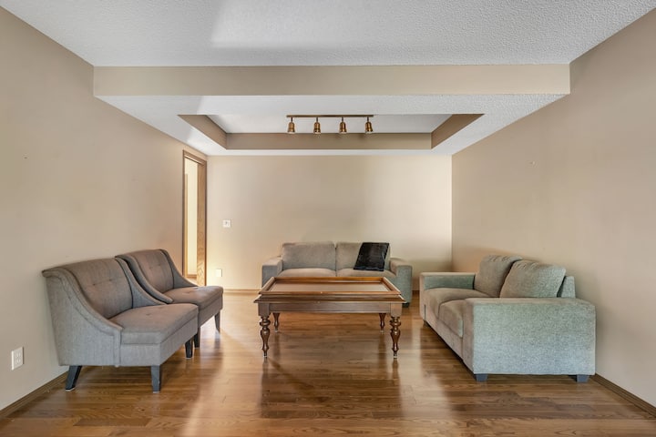 Beautiful Home Near The Lake! - Chestermere