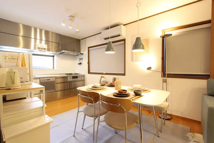 70㎡貸切一軒家/最寄り駅まで徒歩6分/10人宿泊可能/ディズニー車15分/空港バス便利(3部屋有) - Maihama