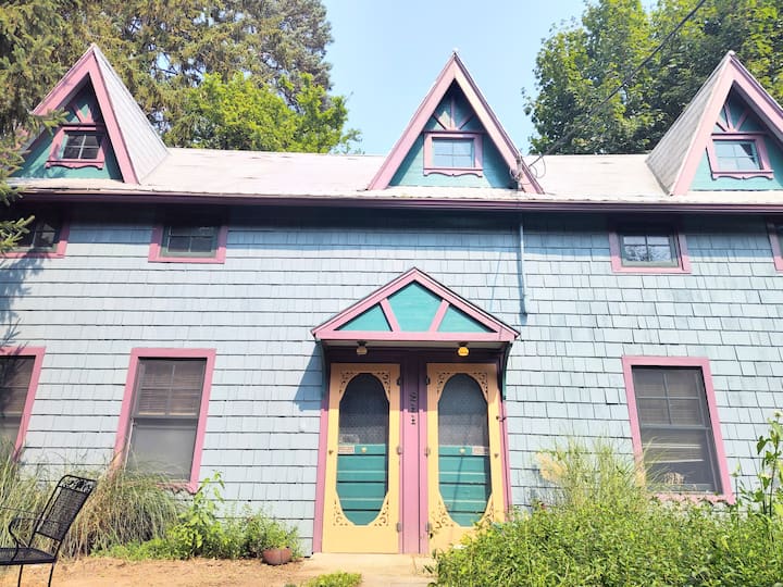 *New* Charming Carriage House Downtown - Ithaca, NY
