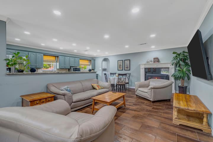 Walk To Unt | 5br | Sleeps 10 - Denton, TX