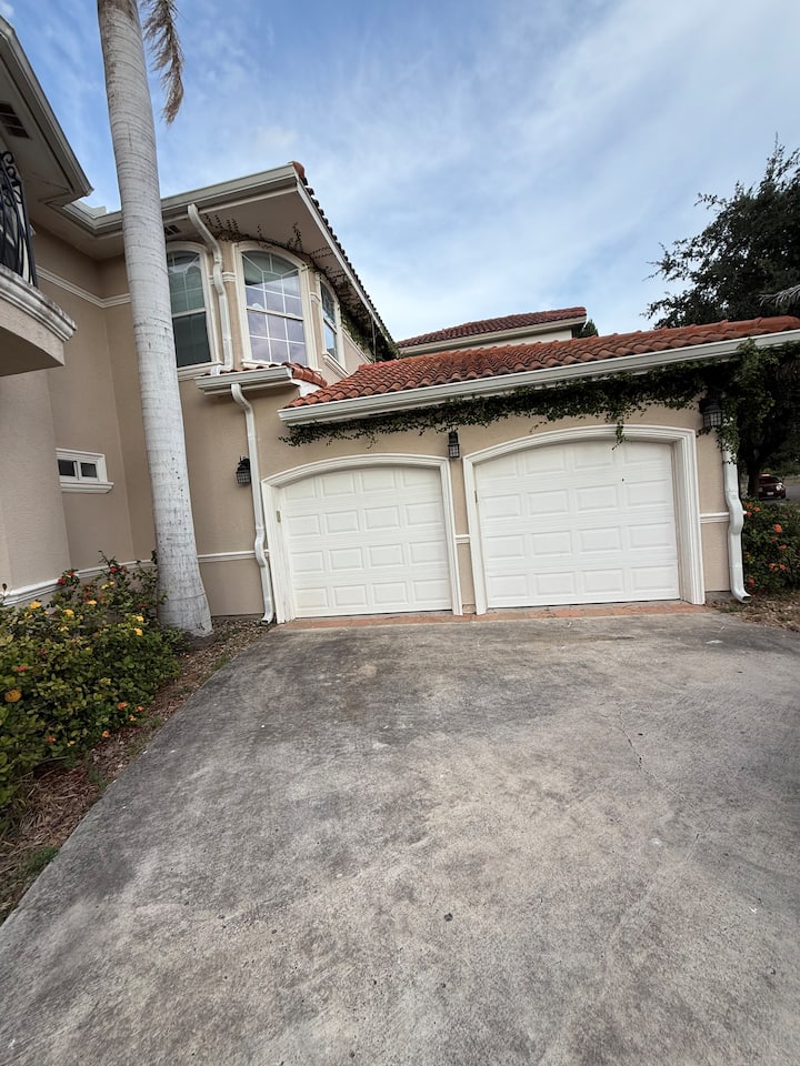 Beautiful House With Pool - Mission, TX