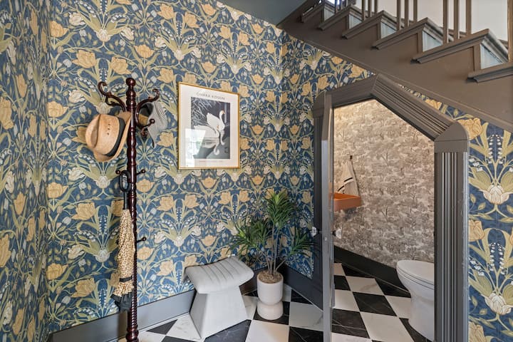 The Victorian - Michigan City, IN