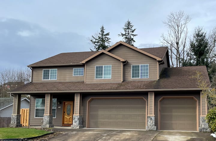 Room For All. 5br/4ba + Office - Salem, OR