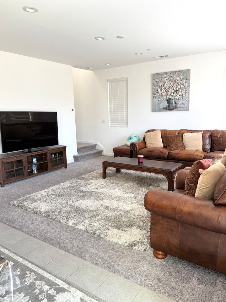 One Spacious Modern Room Near Napa/air Base - Fairfield, CA