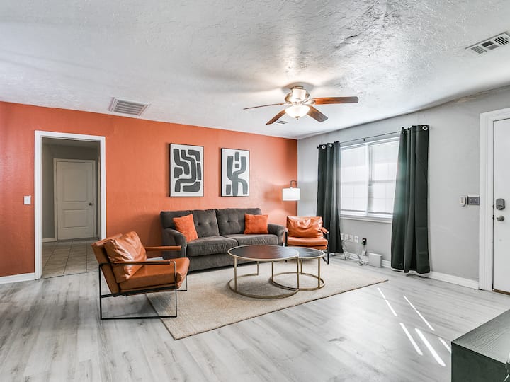 Cozy 3 Bed Near Tinker Air Base! - Midwest City, OK