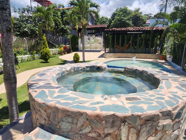 Hermosa Casa Campestre/ Piscina/ Jacuzzi/ Asador - La Victoria