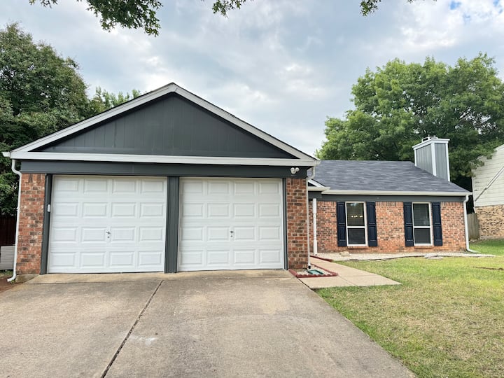 Beautiful Home With Backyard - Flower Mound, TX