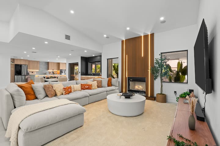 Villa Oasis—luxe Villa W/ Game Room & Backyard Fun - Zoo Miami, Miami