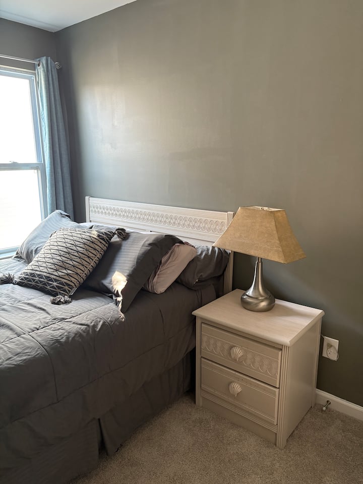 Safe Modern Room For Work/study - High Point, NC