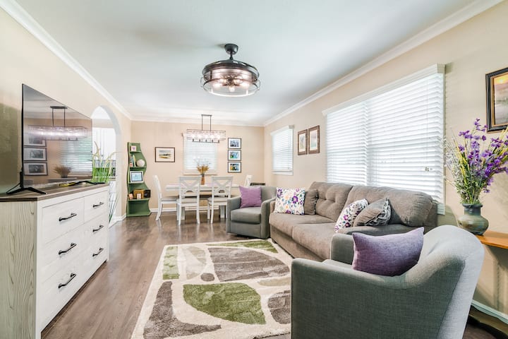 Pierre Place:  A Home With Kansas Pride & Comfort - Kansas state university, Manhattan