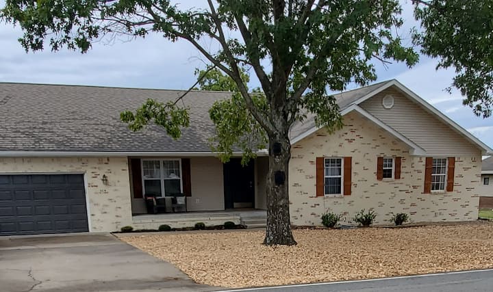 The Hook And Club House - The Ideal Getaway! - Eureka Springs, AR