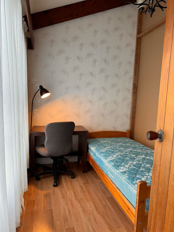 Unique Single Room - Burnaby