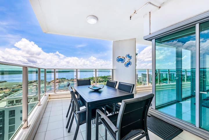 Zen Sapphire Shore: Balcony - Pool - Work Desk - Darwin