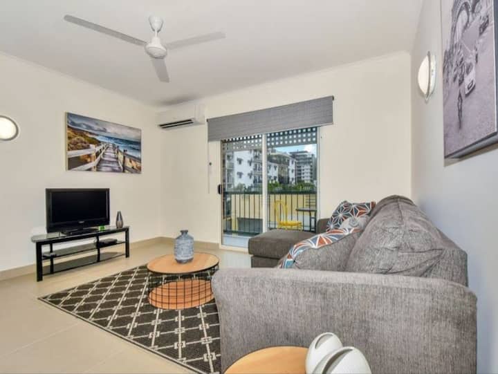 Zen Tropical Oasis: Pool - Balcony - Cozy - Darwin
