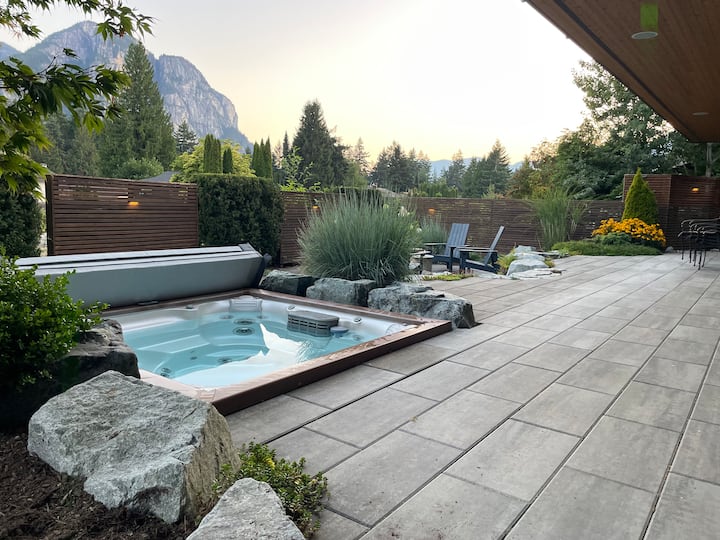 Luxury Mountain Home; Chief View - Squamish