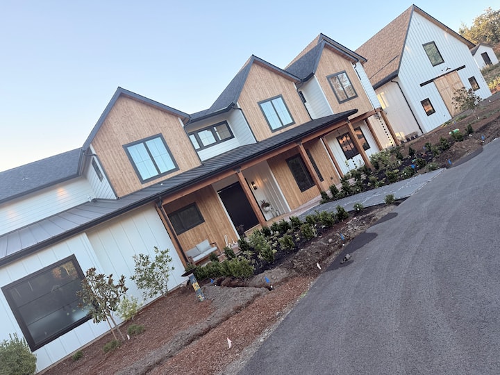 20acre/8500sqft/sauna/gamerm/bunks/theater/sportct - Wilsonville, OR