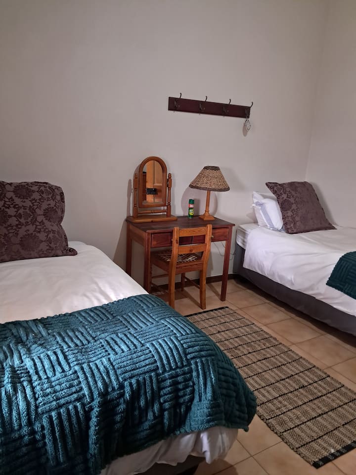 Lavender Room - Erin Guesthouse - Bergville