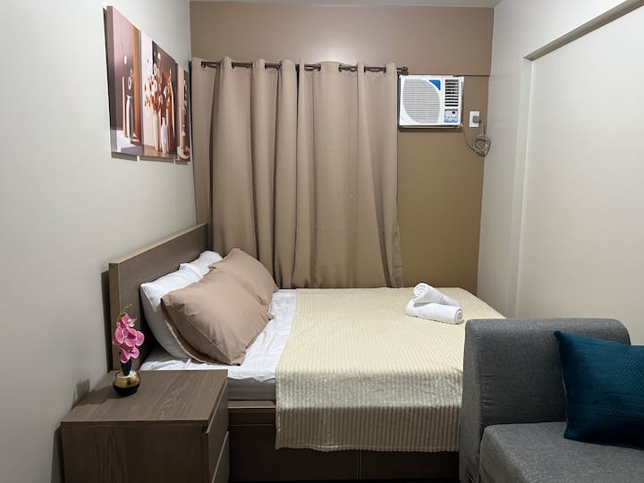 Cozy 2br Family Condo W/ Pool + Gym | Near Naia - Parañaque