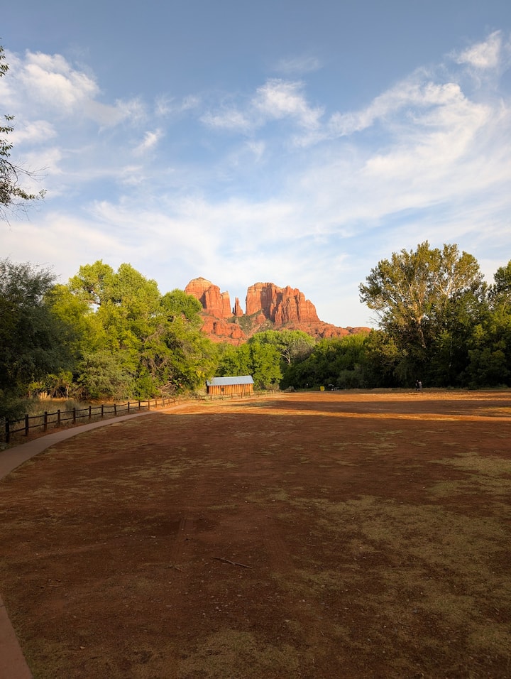Violet Coyote Loft Red Rock View
1 Bedroom 2 Beds - Sedona, AZ