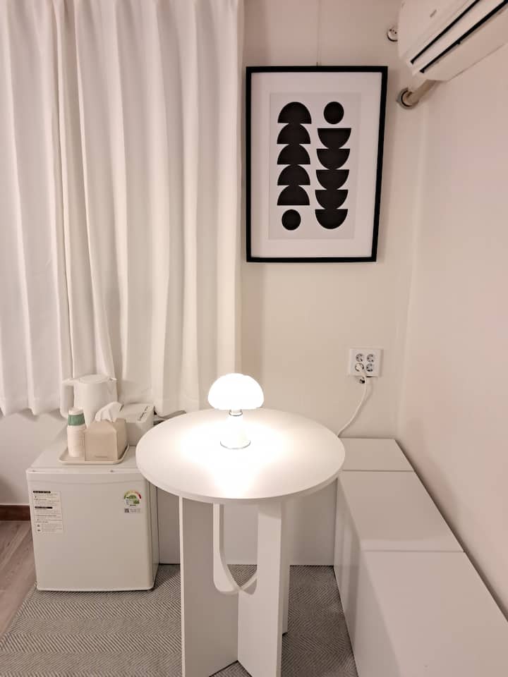 「Rue301」리뷰이벤트/도보할인/종아리마사지/무료짐이동,보관/무료주차/출장/반신욕/ott - Seoul