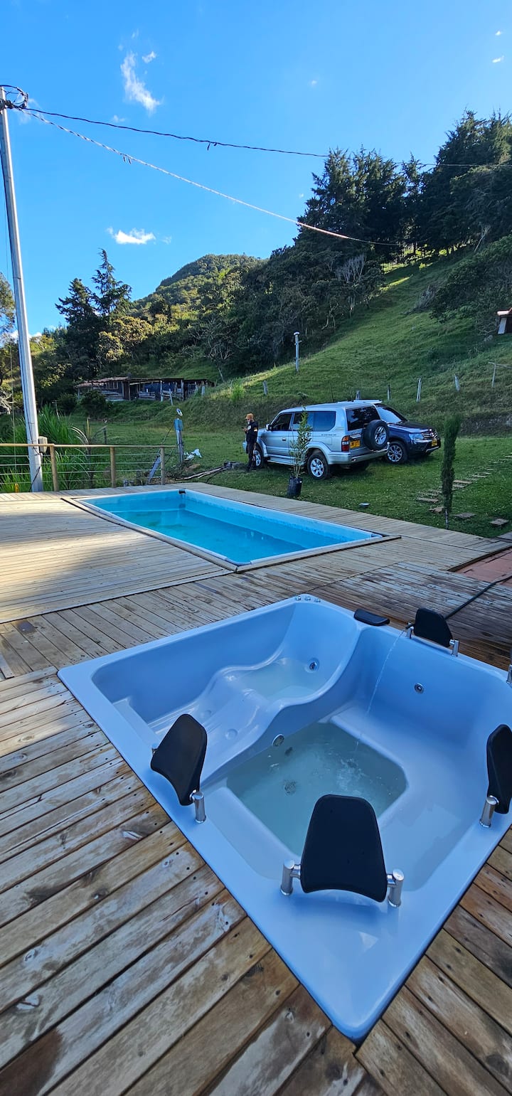 Casa Campestre Cerca Medellín/piscina/jacuzzivista - Copacabana