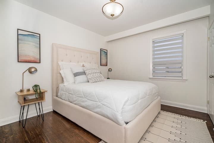 Bright Cozy 3 Bdrm Bungalow Near Downtown Toronto. - Toronto