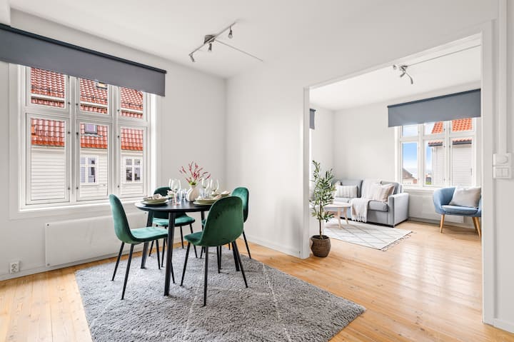 Authentic Bergen Charm In Famous Neighborhood - Bergen