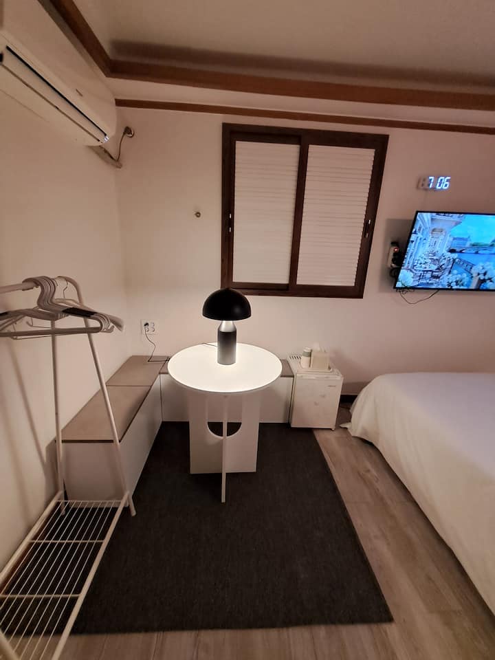 #Rue303#장박할인/무료짐보관/무료수화물이동/리뷰이벤트/늦은입퇴실/무료주차/조식/반신욕 - Seoul