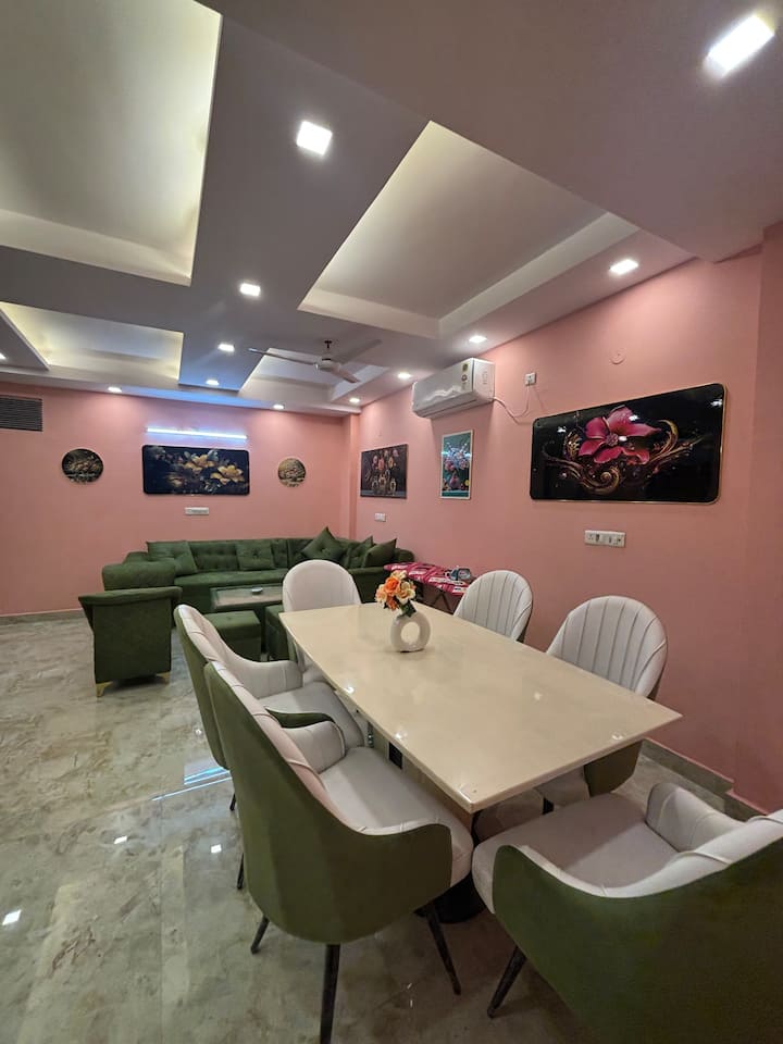 Soft Blush Escape Near Yashobhoomi - Delhi, Hindistan