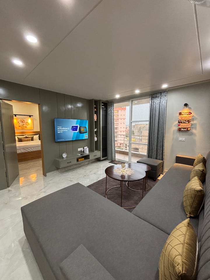 Plumex Grandeur - 3bhk Brand New Apt./ City Center - Jaipur