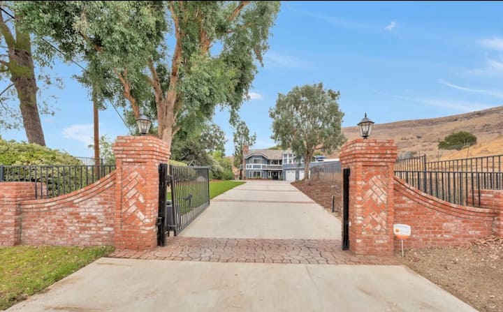 Private Agoura Guestroom - Santa Monica Mountains - Calabasas