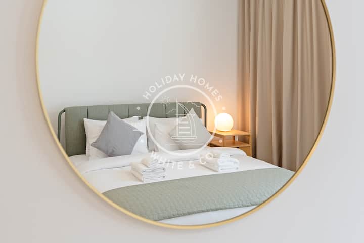 Stylish 1br Apt | Near Metro - Dubai