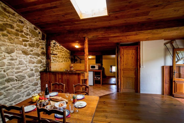 Gîte Le Chevreuil, Calme Avec Vu - Bourdeaux