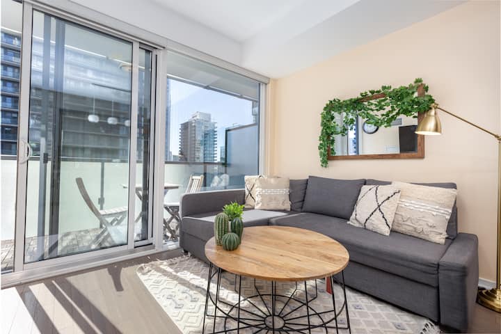 Your Stylish Downtown Adventure Starts Here - Toronto