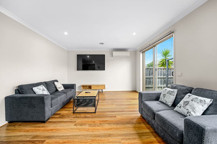 Modern 2br Comfort In The Heart Of Officer - Clyde North