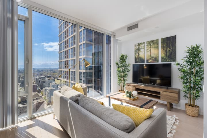 Trendy Condo With Amazing Views & Central Location - Toronto