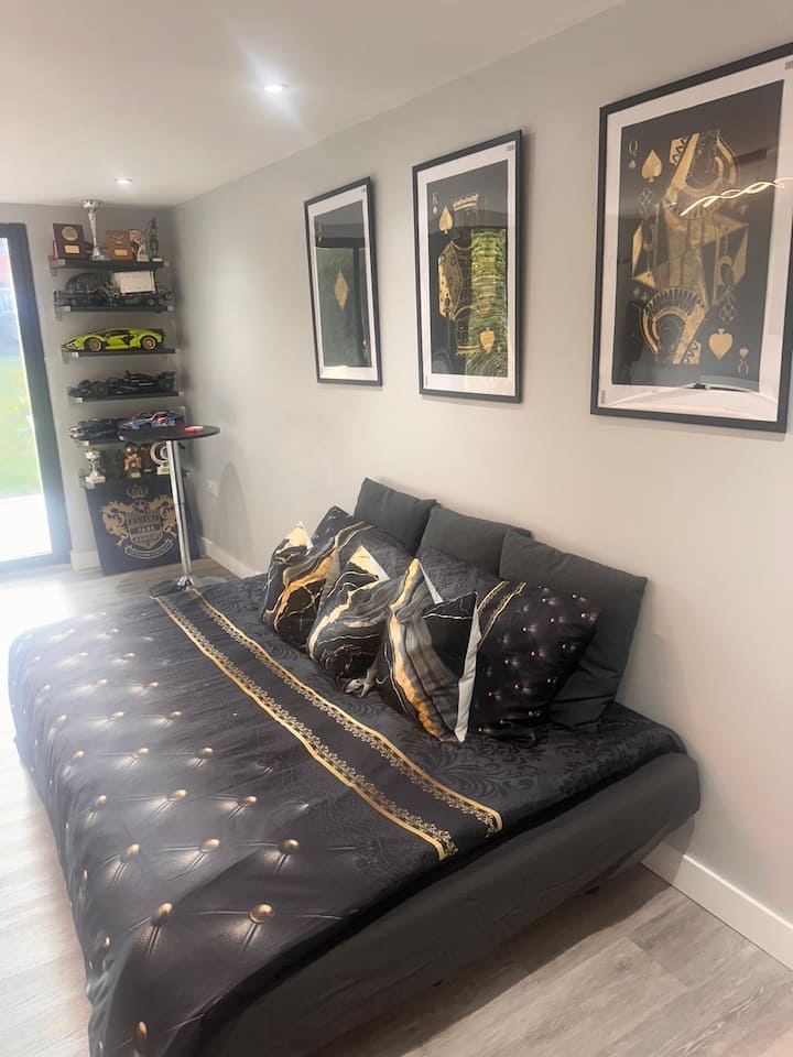 Games Room Stay Over - Croydon, UK