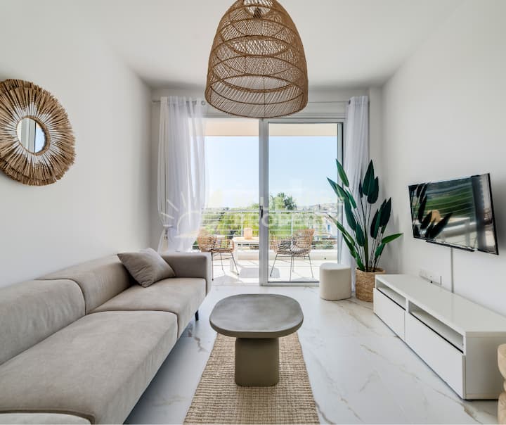 Palm Village Luxury Sea-view Apt - Protaras