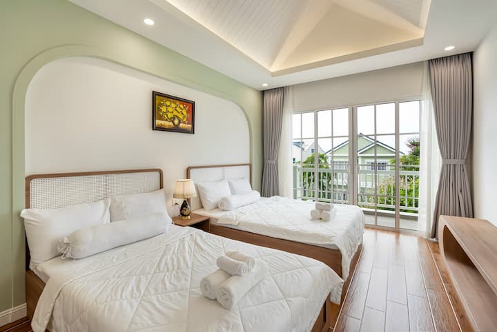 Villa 4br Ra Biển 700m/ Cạnh Hồ Bơi/bbq/ Novaworld - Vietnam