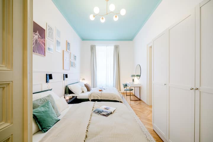2bdr Apt. W/ Work Space  Ac  96m²  Top Location - Prague