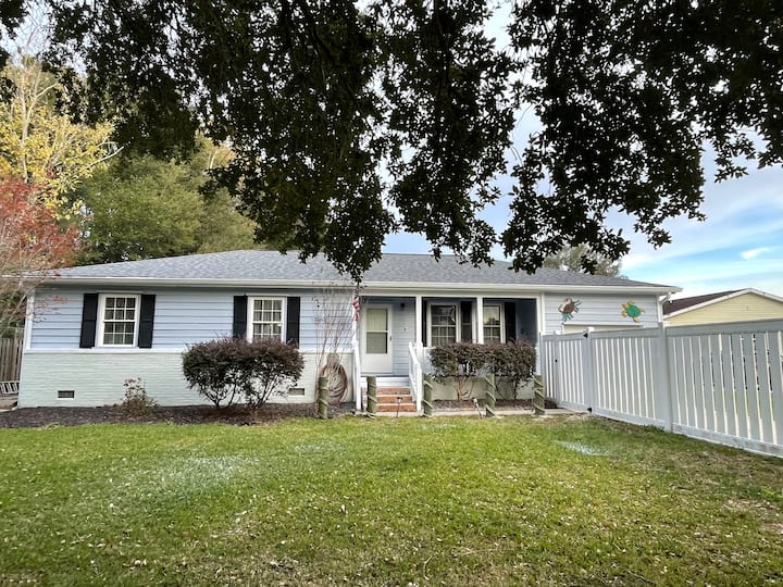 •	Cozy Inlet Home Just Minutes From The Marshwalk! - Murrells Inlet, SC