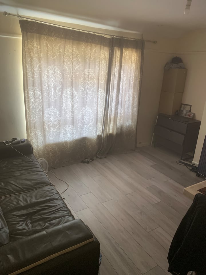 Flat In East London - Romford