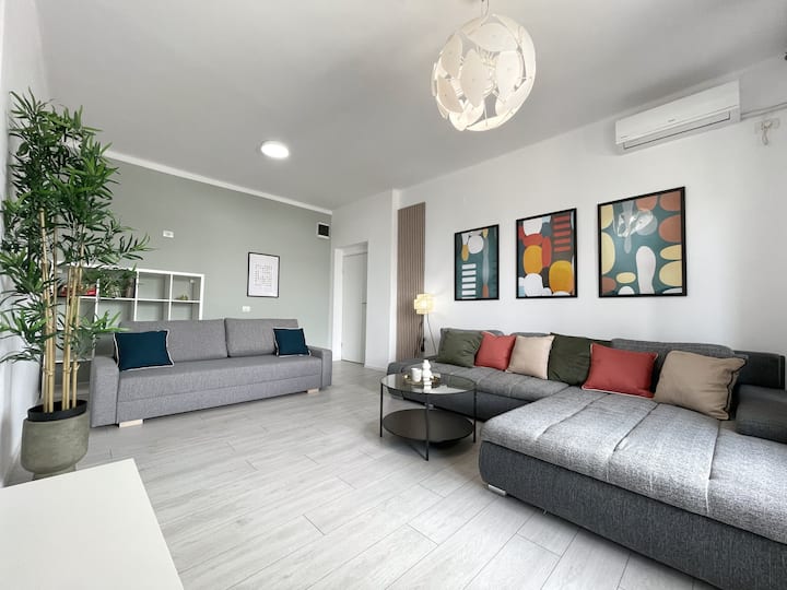 The Spacious | University Square View | Old Town - Bucarest