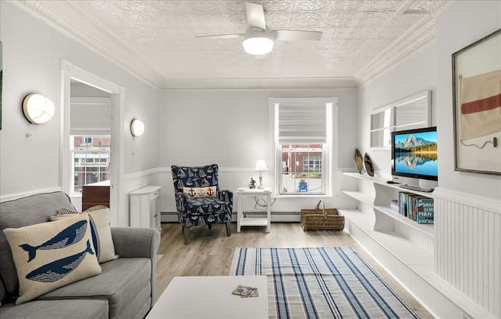 Phoenix Nest - Downtown Apartment In Belfast - Belfast, ME